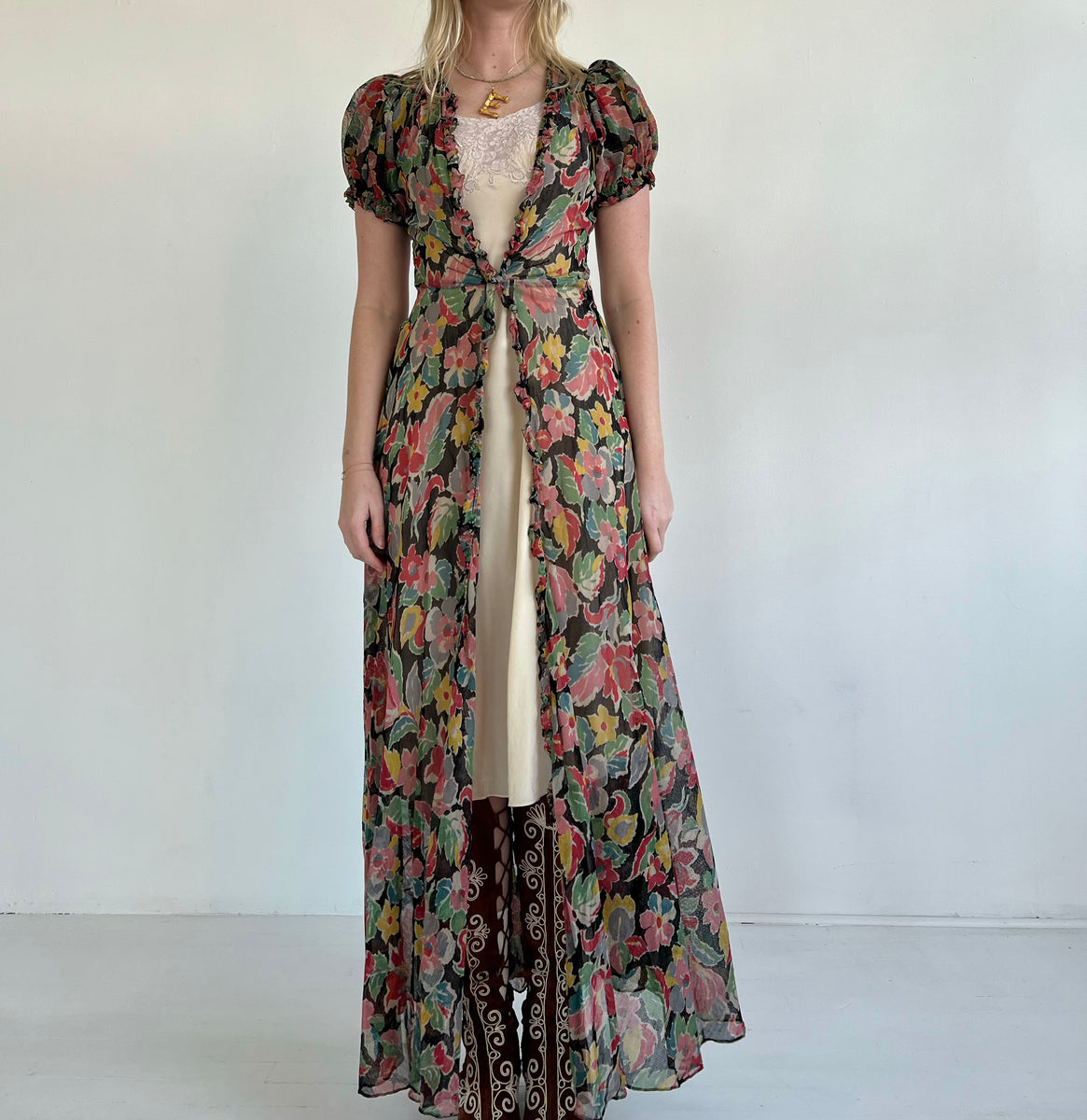 1930's Puffed Sleeve Floral Robe – Eveliina Vintage