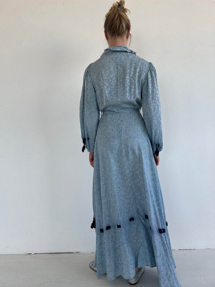 1930's Bow Embossed Blue Silk Robe – Eveliina Vintage