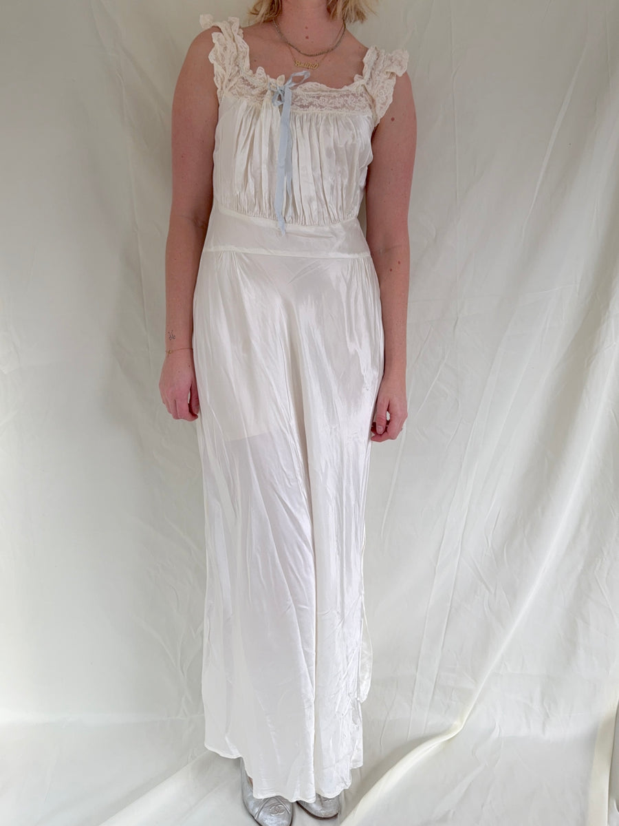 1940's White Satin Slip with Baby Blue Ribbon – Eveliina Vintage